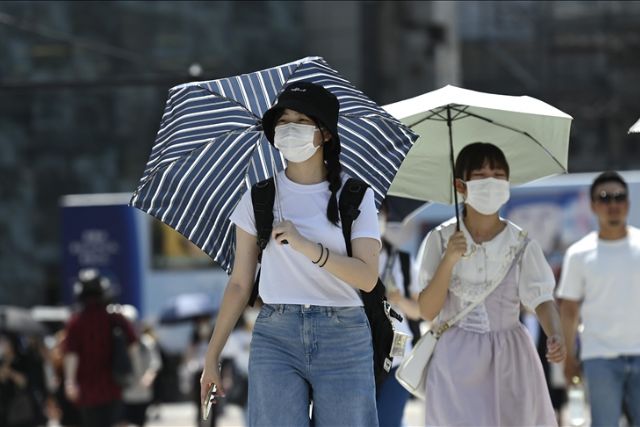 Health experts urge precautions as COVID-19 cases surge in Japan ...