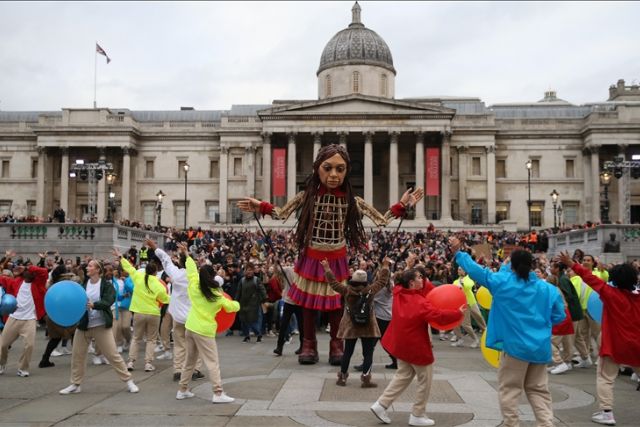 Refugee puppet 'Little Amal' continues her long walk in UK - Timeturk Haber