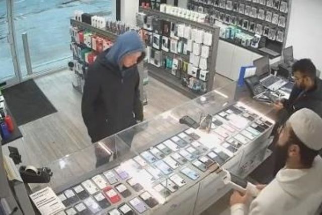 UK Muslim shop owner offers help to would-be thief after botched ...