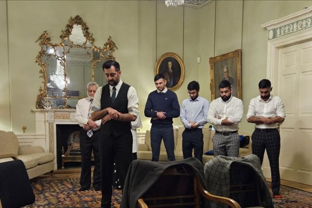 Scotland's newly-elected first minister performs prayer on first night ...