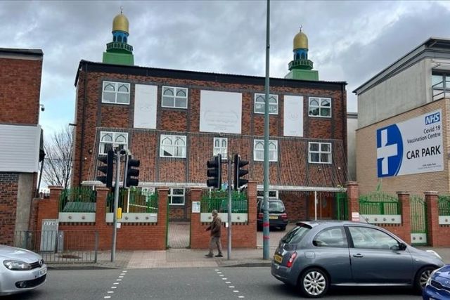 Elderly Muslim man walking home from mosque attacked in UK - Timeturk Haber