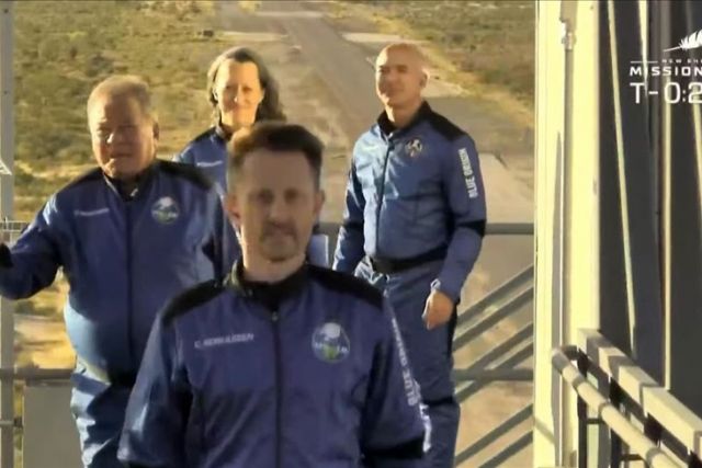 NASA selects Jeff Bezos' Blue Origin to build moon lander - Timeturk Haber