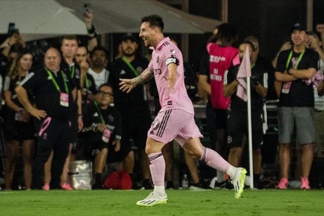 Messi scores winner via late freekick on his Inter Miami debut - Timeturk Haber
