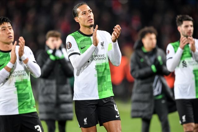 Liverpool draw 1-1 with English Premier League title rivals Manchester ...