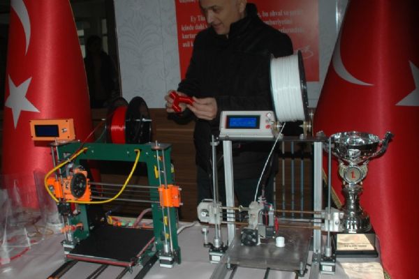 Türk bilim insanları, birden fazla hastaya yetebilecek solunum cihazı ... Türk bilim insanları, birden fazla hastaya yetebilecek solunum cihazı ...