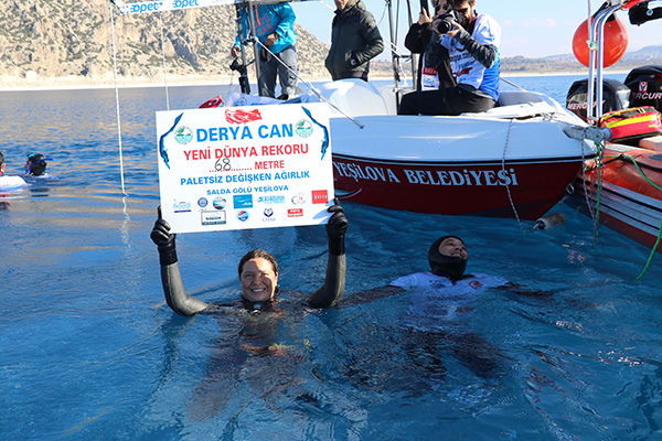Derya Can'dan Salda Gölü'nde dünya rekoru - Timeturk